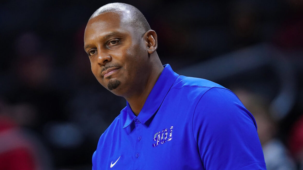 Former NBA Player And Memphis Head Basketball Coach Penny Hardaway ...